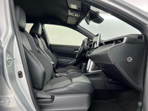 Grey Toyota Corolla Cross 2023 in Vilnius, with an engine capacity of 1.99 L and mileage of 42 thousand km for 31900 €, photo 7 on AUTOMOTO.COM.LV