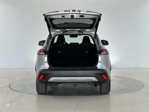 Grey Toyota Corolla Cross 2023 in Vilnius, with an engine capacity of 1.99 L and mileage of 42 thousand km for 31900 €, photo 11 on AUTOMOTO.COM.LV