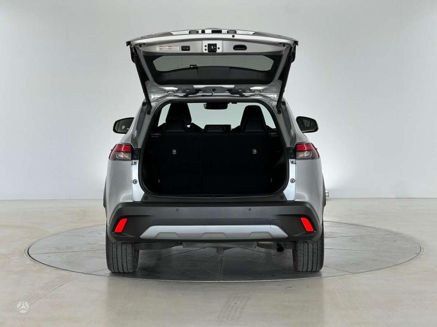 Grey Toyota Corolla Cross 2023 in Vilnius, with an engine capacity of 1.99 L and mileage of 42 thousand km for 31900 €, photo 11 on AUTOMOTO.COM.LV
