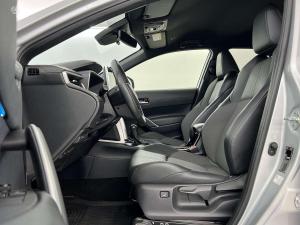 Grey Toyota Corolla Cross 2023 in Vilnius, with an engine capacity of 1.99 L and mileage of 42 thousand km for 31900 €, photo 12 on AUTOMOTO.COM.LV