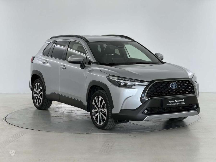 Grey Toyota Corolla Cross 2023 in Vilnius, with an engine capacity of 1.99 L and mileage of 42 thousand km for 31900 €, photo 19 on AUTOMOTO.COM.LV