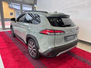 Grey Toyota Corolla Cross 2023 in Siauliai, with an engine capacity of 1.99 L and mileage of 26 thousand km for 32900 €, photo 6 on AUTOMOTO.COM.LV