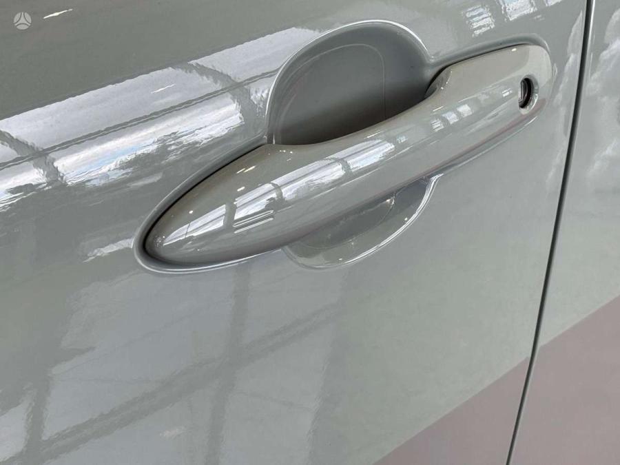 Grey Toyota Corolla Cross 2023 in Siauliai, with an engine capacity of 1.99 L and mileage of 26 thousand km for 32900 €, photo 13 on AUTOMOTO.COM.LV
