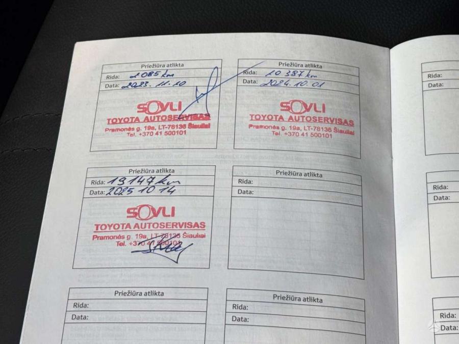 Grey Toyota Corolla Cross 2023 in Siauliai, with an engine capacity of 1.99 L and mileage of 26 thousand km for 32900 €, photo 30 on AUTOMOTO.COM.LV