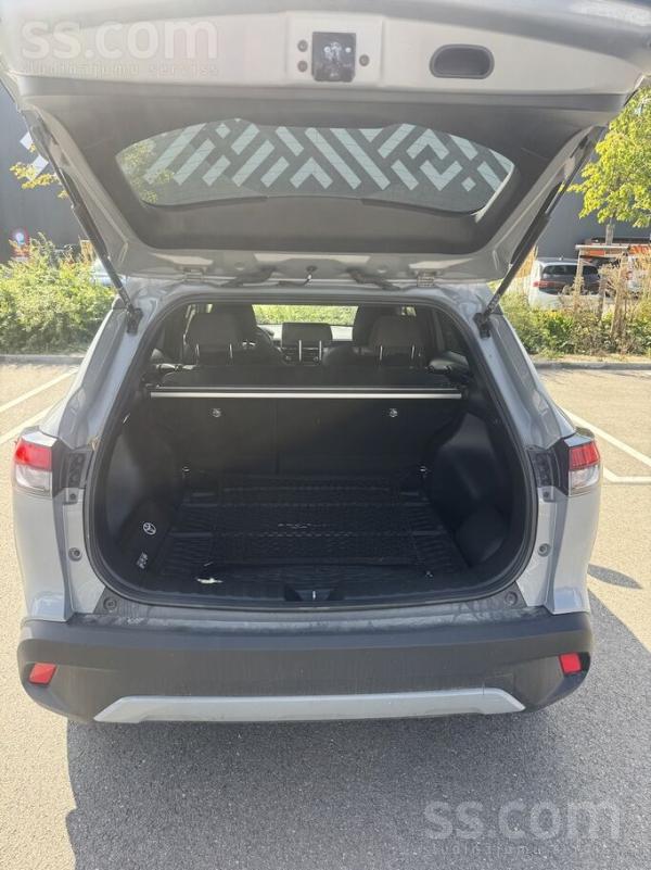 Pelēks Toyota Corolla Cross 2023 Rīga, ar dzinēja tilpumu 2.00 L un nobraukumu 66 tūkst. km par 31500 €, foto 7 vietnē AUTOMOTO.COM.LV