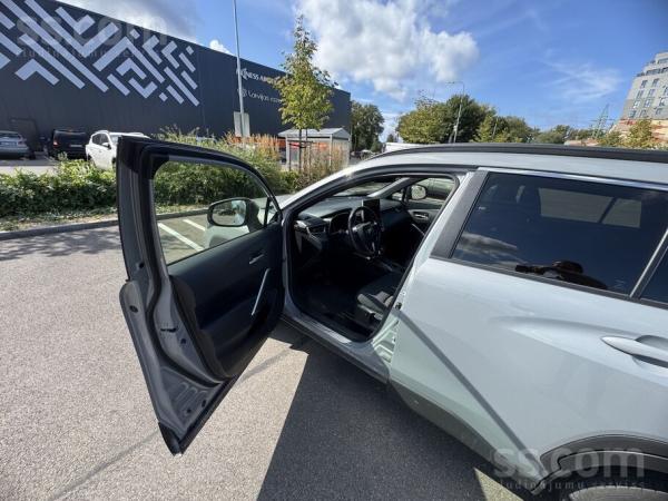 Pelēks Toyota Corolla Cross 2023 Rīga, ar dzinēja tilpumu 2.00 L un nobraukumu 66 tūkst. km par 31500 €, foto 9 vietnē AUTOMOTO.COM.LV