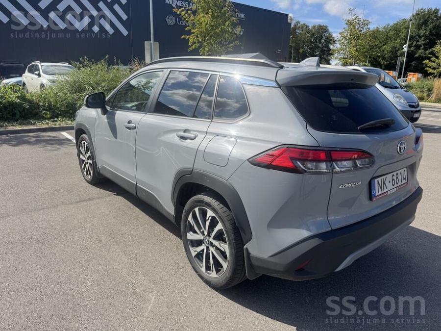 Pelēks Toyota Corolla Cross 2023 Rīga, ar dzinēja tilpumu 2.00 L un nobraukumu 66 tūkst. km par 26500 €, foto 5 vietnē AUTOMOTO.COM.LV