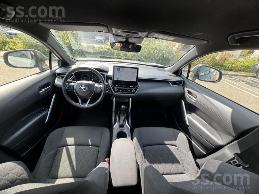 Pelēks Toyota Corolla Cross 2023 Rīga, ar dzinēja tilpumu 2.00 L un nobraukumu 66 tūkst. km par 26500 €, foto 11 vietnē AUTOMOTO.COM.LV