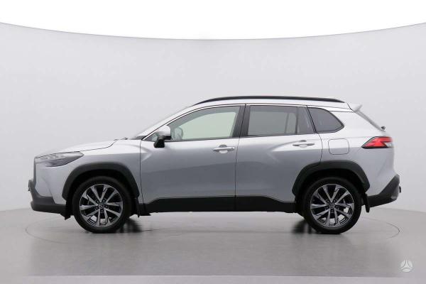 Pelēks Toyota Corolla Cross 2023 Viļņa, ar dzinēja tilpumu 1.99 L un nobraukumu 63 tūkst. km par 29990 €, foto 5 vietnē AUTOMOTO.COM.LV