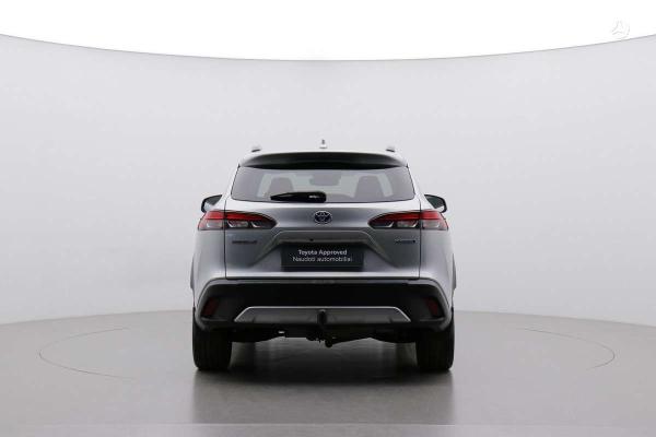 Pelēks Toyota Corolla Cross 2023 Viļņa, ar dzinēja tilpumu 1.99 L un nobraukumu 63 tūkst. km par 29990 €, foto 6 vietnē AUTOMOTO.COM.LV