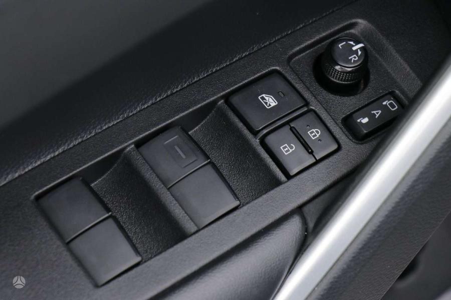Серый Тойота Corolla Cross 2023 в Вильнюс, объемом двигателя 1.99 л и пробегом 63 тыс. км за 29990 €, фото 24 на AUTOMOTO.COM.LV