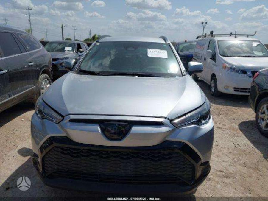 Grey Toyota Corolla Cross 2023 in Klaipeda, with an engine capacity of 2.00 L and mileage of 67 thousand km for 11000 €, photo 6 on AUTOMOTO.COM.LV