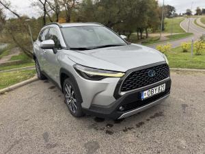 Pelēks Toyota Corolla Cross 2023 Viļņa, ar dzinēja tilpumu 1.99 L un nobraukumu 120 tūkst. km par 24000 €, foto  vietnē AUTOMOTO.COM.LV