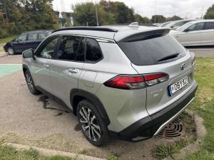 Pelēks Toyota Corolla Cross 2023 Viļņa, ar dzinēja tilpumu 1.99 L un nobraukumu 120 tūkst. km par 24000 €, foto 6 vietnē AUTOMOTO.COM.LV