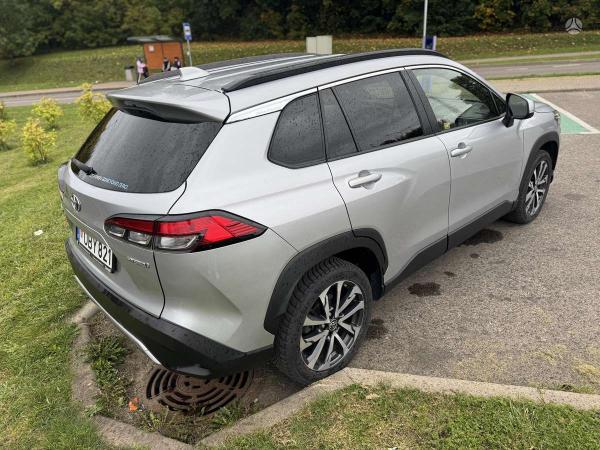 Pelēks Toyota Corolla Cross 2023 Viļņa, ar dzinēja tilpumu 1.99 L un nobraukumu 120 tūkst. km par 24000 €, foto 7 vietnē AUTOMOTO.COM.LV