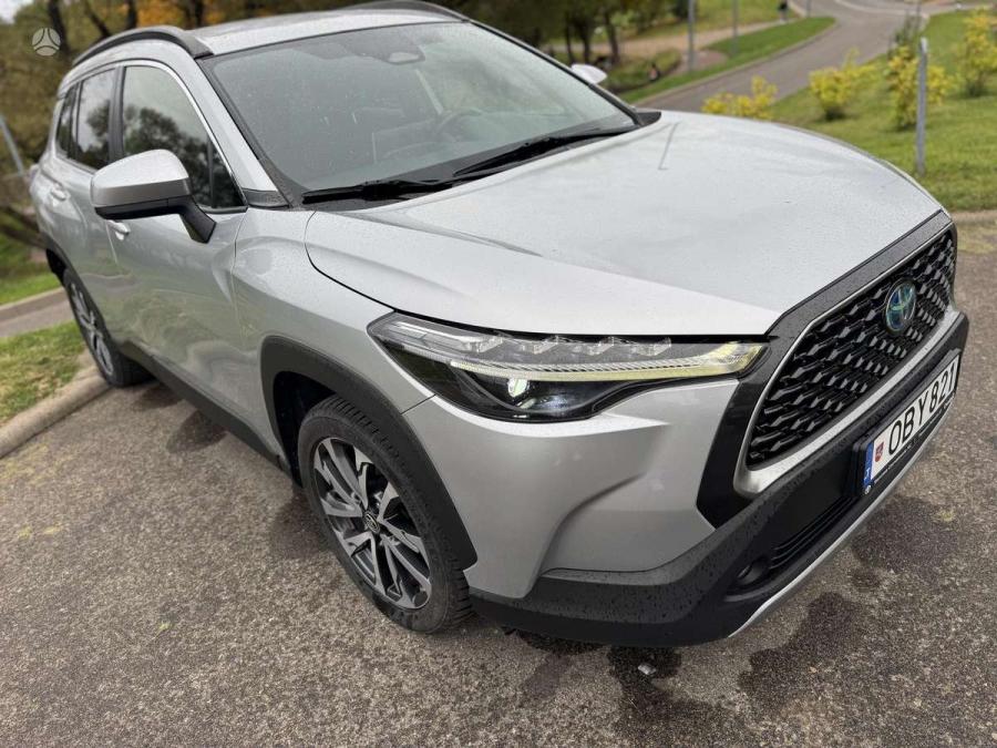 Pelēks Toyota Corolla Cross 2023 Viļņa, ar dzinēja tilpumu 1.99 L un nobraukumu 120 tūkst. km par 24000 €, foto 8 vietnē AUTOMOTO.COM.LV