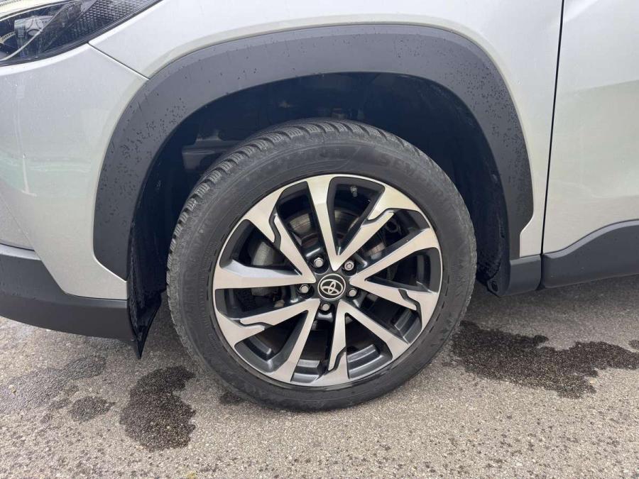 Pelēks Toyota Corolla Cross 2023 Viļņa, ar dzinēja tilpumu 1.99 L un nobraukumu 120 tūkst. km par 24000 €, foto 10 vietnē AUTOMOTO.COM.LV