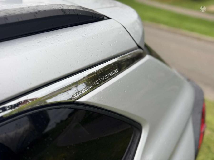 Pelēks Toyota Corolla Cross 2023 Viļņa, ar dzinēja tilpumu 1.99 L un nobraukumu 120 tūkst. km par 24000 €, foto 15 vietnē AUTOMOTO.COM.LV