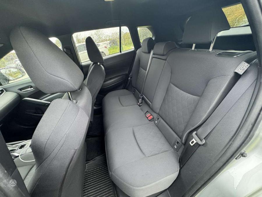 Pelēks Toyota Corolla Cross 2023 Viļņa, ar dzinēja tilpumu 1.99 L un nobraukumu 120 tūkst. km par 24000 €, foto 21 vietnē AUTOMOTO.COM.LV