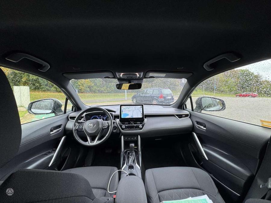 Pelēks Toyota Corolla Cross 2023 Viļņa, ar dzinēja tilpumu 1.99 L un nobraukumu 120 tūkst. km par 24000 €, foto 22 vietnē AUTOMOTO.COM.LV