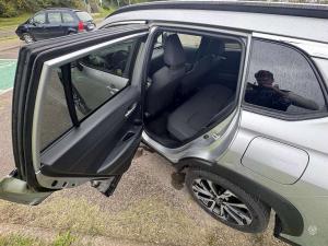 Pelēks Toyota Corolla Cross 2023 Viļņa, ar dzinēja tilpumu 1.99 L un nobraukumu 120 tūkst. km par 24000 €, foto 23 vietnē AUTOMOTO.COM.LV