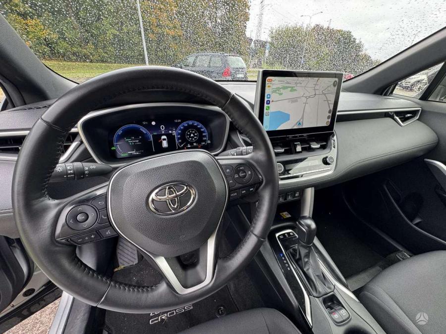 Pelēks Toyota Corolla Cross 2023 Viļņa, ar dzinēja tilpumu 1.99 L un nobraukumu 120 tūkst. km par 24000 €, foto 28 vietnē AUTOMOTO.COM.LV
