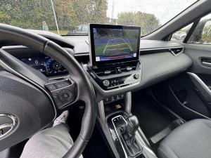 Pelēks Toyota Corolla Cross 2023 Viļņa, ar dzinēja tilpumu 1.99 L un nobraukumu 120 tūkst. km par 24000 €, foto 33 vietnē AUTOMOTO.COM.LV