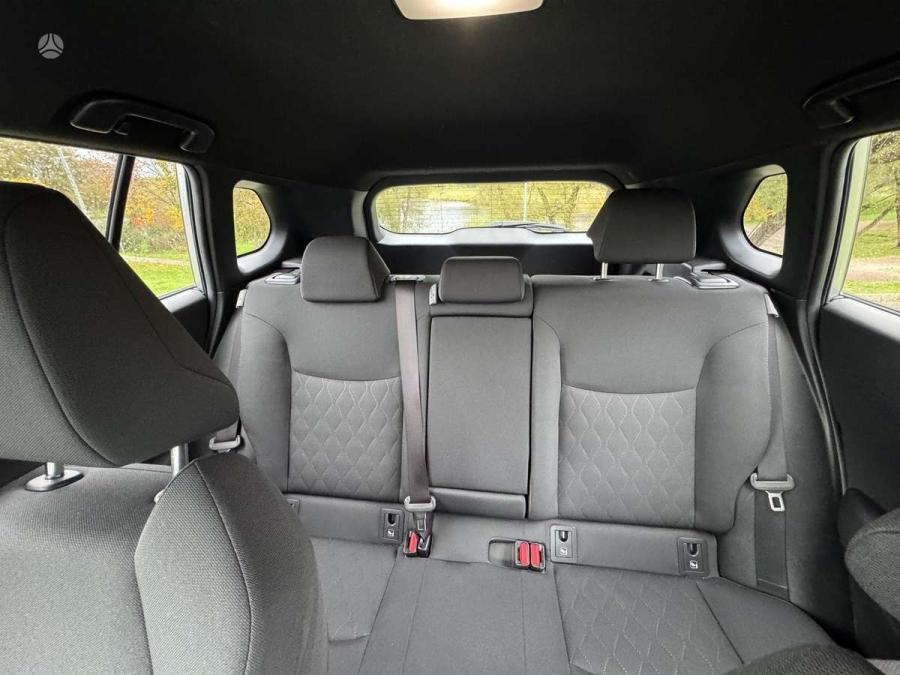 Pelēks Toyota Corolla Cross 2023 Viļņa, ar dzinēja tilpumu 1.99 L un nobraukumu 120 tūkst. km par 24000 €, foto 37 vietnē AUTOMOTO.COM.LV