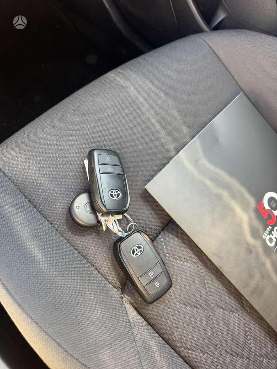 Pelēks Toyota Corolla Cross 2023 Viļņa, ar dzinēja tilpumu 1.99 L un nobraukumu 120 tūkst. km par 24000 €, foto 42 vietnē AUTOMOTO.COM.LV