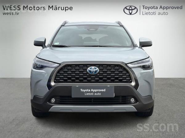 Grey Toyota Corolla Cross 2024 in Riga, with an engine capacity of 2.00 L and mileage of 21 thousand km for 32990 €, photo 5 on AUTOMOTO.COM.LV