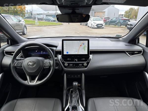 Grey Toyota Corolla Cross 2024 in Riga, with an engine capacity of 2.00 L and mileage of 21 thousand km for 32990 €, photo 7 on AUTOMOTO.COM.LV