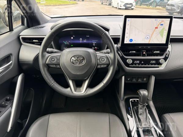 Grey Toyota Corolla Cross 2024 in Riga, with an engine capacity of 2.00 L and mileage of 21 thousand km for 32990 €, photo 9 on AUTOMOTO.COM.LV