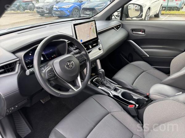 Grey Toyota Corolla Cross 2024 in Riga, with an engine capacity of 2.00 L and mileage of 21 thousand km for 32990 €, photo 11 on AUTOMOTO.COM.LV