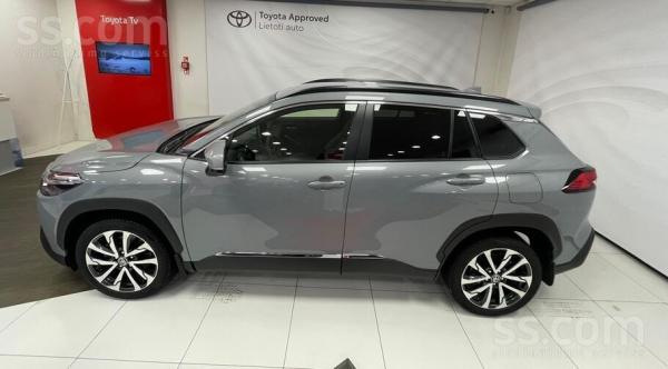 Pelēks Toyota Corolla Cross 2024 Jēkabpils, ar dzinēja tilpumu 1.80 L un nobraukumu 21 tūkst. km par 28900 €, foto 6 vietnē AUTOMOTO.COM.LV
