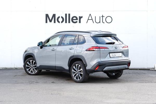 Pelēks Toyota Corolla Cross 2024 Rīga, ar dzinēja tilpumu 1.80 L un nobraukumu 110 tūkst. km par 24950 €, foto 3 vietnē AUTOMOTO.COM.LV