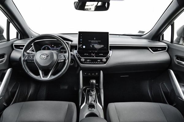 Grey Toyota Corolla Cross 2024 in Riga, with an engine capacity of 1.80 L and mileage of 110 thousand km for 24950 €, photo 6 on AUTOMOTO.COM.LV