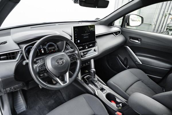 Grey Toyota Corolla Cross 2024 in Riga, with an engine capacity of 1.80 L and mileage of 110 thousand km for 24950 €, photo 8 on AUTOMOTO.COM.LV