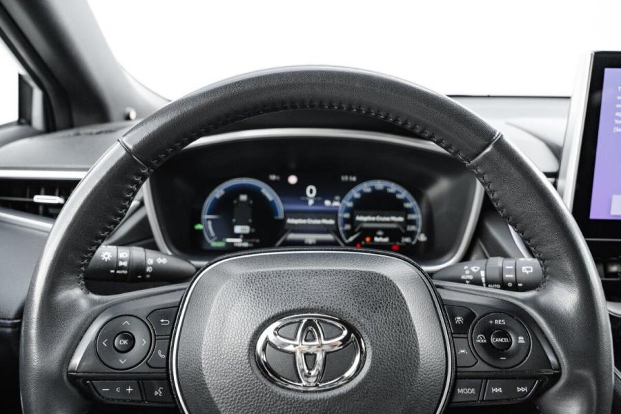 Grey Toyota Corolla Cross 2024 in Riga, with an engine capacity of 1.80 L and mileage of 110 thousand km for 24950 €, photo 10 on AUTOMOTO.COM.LV