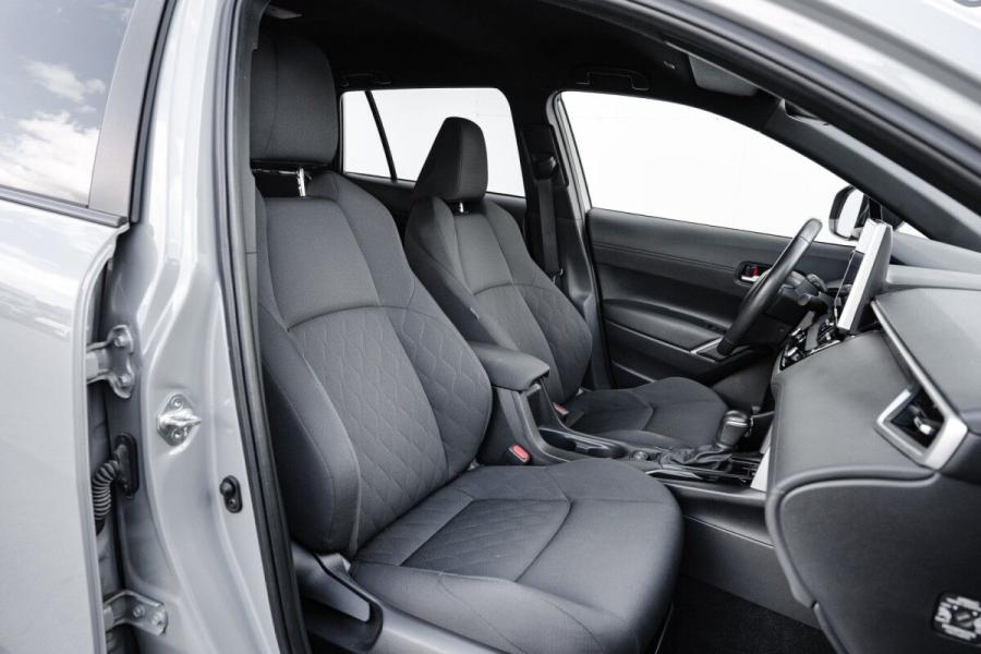 Grey Toyota Corolla Cross 2024 in Riga, with an engine capacity of 1.80 L and mileage of 110 thousand km for 24950 €, photo 12 on AUTOMOTO.COM.LV