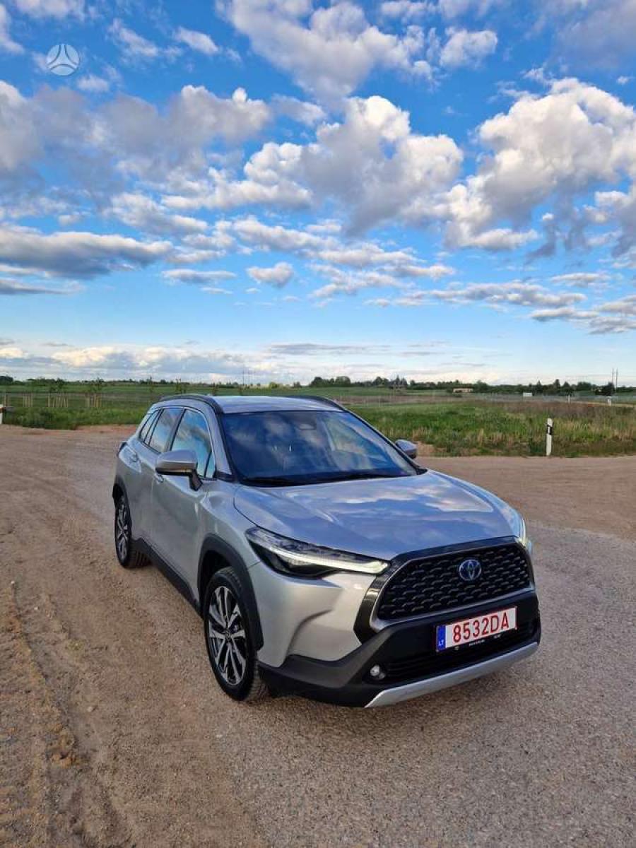 Pelēks Toyota Corolla Cross 2024 Jonava, ar dzinēja tilpumu 2.00 L un nobraukumu 62 tūkst. km par 28500 €, foto 1 vietnē AUTOMOTO.COM.LV