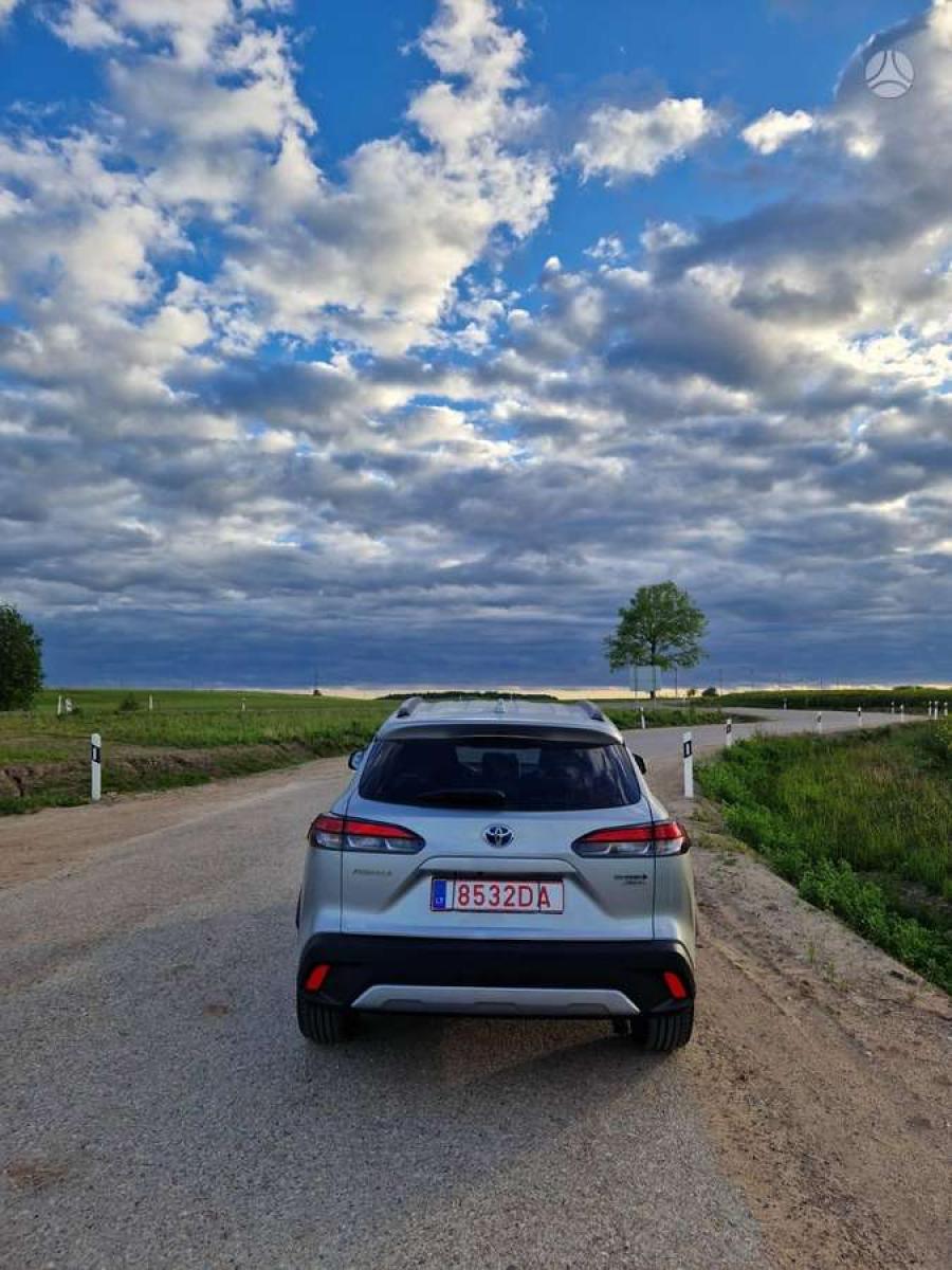 Pelēks Toyota Corolla Cross 2024 Jonava, ar dzinēja tilpumu 2.00 L un nobraukumu 62 tūkst. km par 28500 €, foto 5 vietnē AUTOMOTO.COM.LV