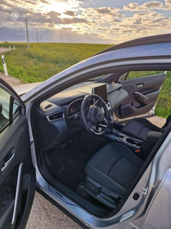 Grey Toyota Corolla Cross 2024 in Jonava, with an engine capacity of 2.00 L and mileage of 62 thousand km for 28500 €, photo 7 on AUTOMOTO.COM.LV