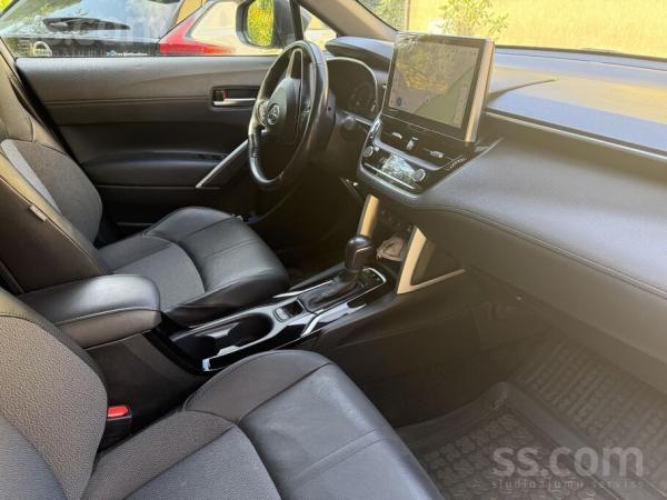Серый Тойота Corolla Cross 2024 в Рига, объемом двигателя 2.00 л и пробегом 49 тыс. км за 32500 €, фото 5 на AUTOMOTO.COM.LV