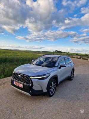 Pelēks Toyota Corolla Cross 2024 Jonava, ar dzinēja tilpumu 2.00 L un nobraukumu 62 tūkst. km par 28500 €, foto 3 vietnē AUTOMOTO.COM.LV