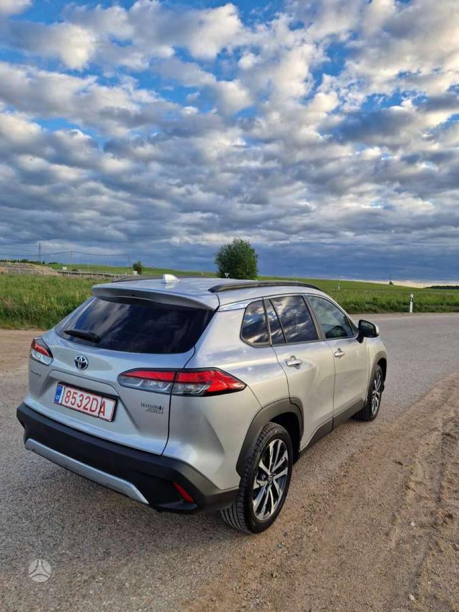 Pelēks Toyota Corolla Cross 2024 Jonava, ar dzinēja tilpumu 2.00 L un nobraukumu 62 tūkst. km par 28500 €, foto 6 vietnē AUTOMOTO.COM.LV