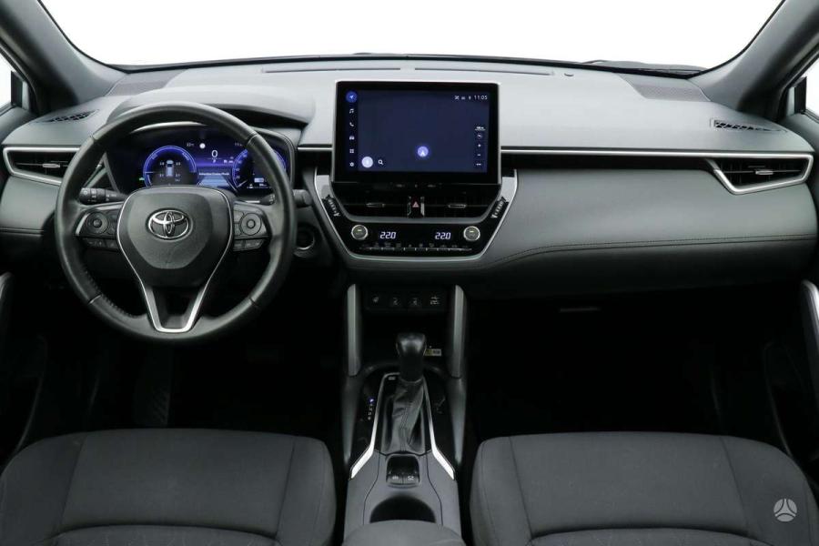 Grey Toyota Corolla Cross 2024 in Vilnius, with an engine capacity of 1.99 L and mileage of 137 thousand km for 27900 €, photo 8 on AUTOMOTO.COM.LV