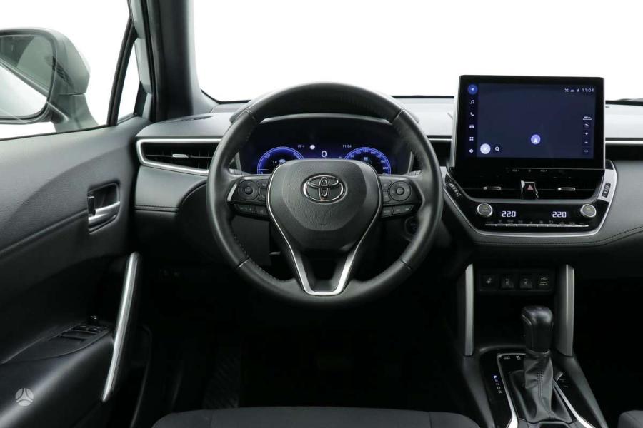 Grey Toyota Corolla Cross 2024 in Vilnius, with an engine capacity of 1.99 L and mileage of 137 thousand km for 27900 €, photo 9 on AUTOMOTO.COM.LV