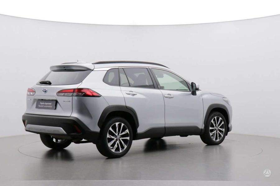Серый Тойота Corolla Cross 2024 в Вильнюс, объемом двигателя 1.99 л и пробегом 137 тыс. км за 27900 €, фото 4 на AUTOMOTO.COM.LV
