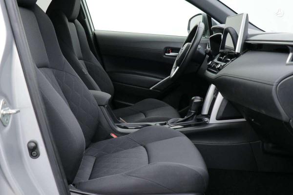 Grey Toyota Corolla Cross 2024 in Vilnius, with an engine capacity of 1.99 L and mileage of 137 thousand km for 27900 €, photo 10 on AUTOMOTO.COM.LV