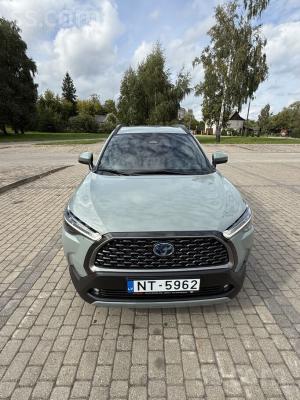 Pelēks Toyota Corolla Cross 2024 Rēzekne, ar dzinēja tilpumu 1.80 L un nobraukumu 52 tūkst. km par 31250 €, foto 3 vietnē AUTOMOTO.COM.LV